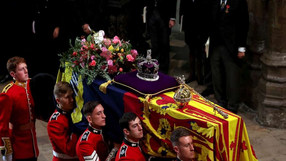 Regina, la salma nella cappella di St. George - Tgcom24