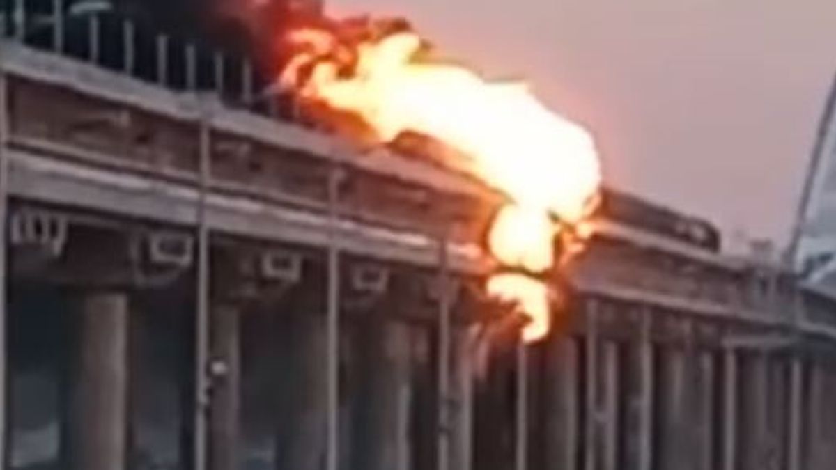 Camion bomba su ponte in Crimea, esplosione opera di servizi ucraini ...