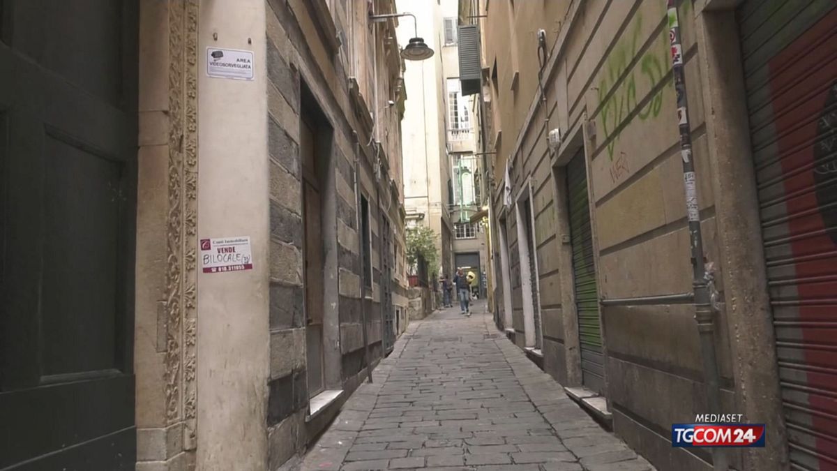 Genova, ucciso da una freccia: le immagini shock - Tgcom24