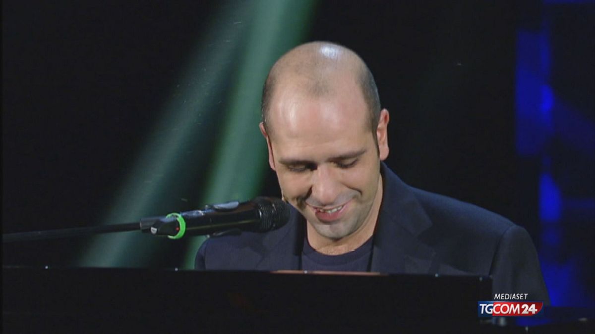 Checco Zalone: porto sul palco Putin e non solo - Tgcom24