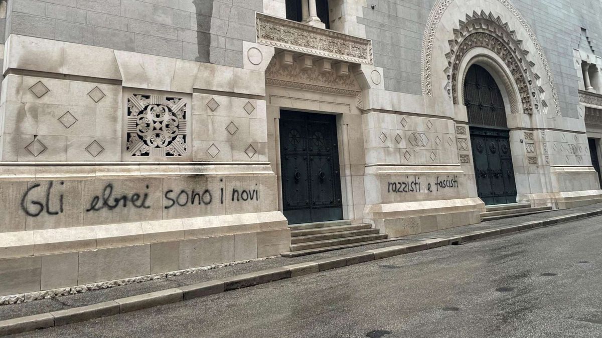 Trieste, scritta antisemita apparsa sulla sinagoga - Tgcom24