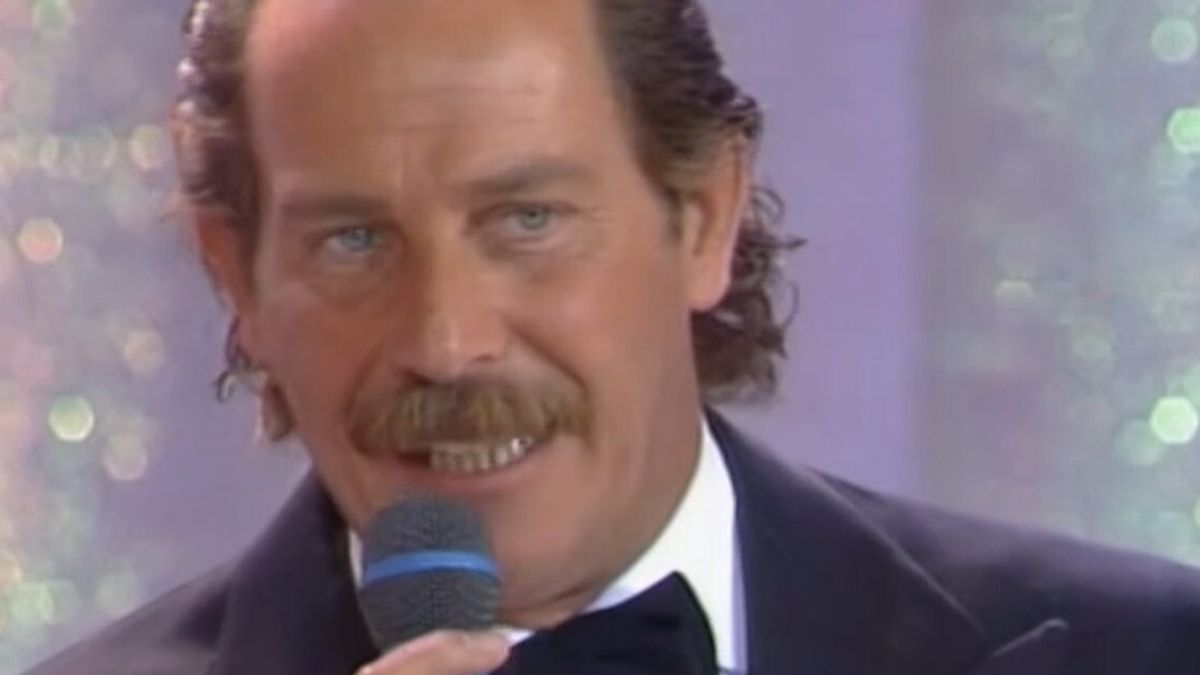 Alberto Castagna presenta "Stranamore" ai "Telegatti" 1995 - Tgcom24