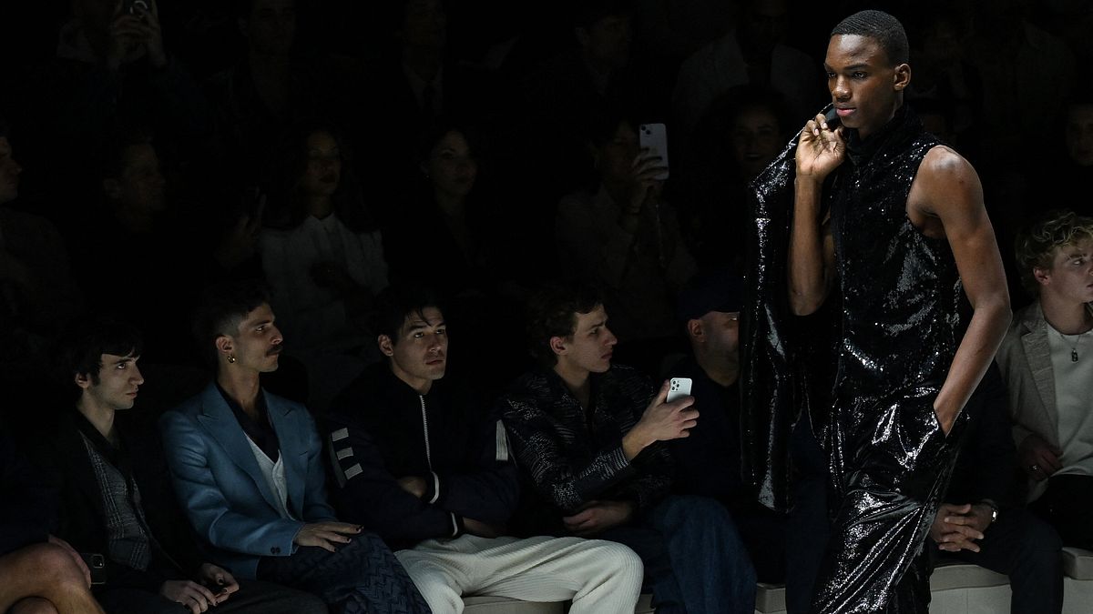 Emporio Armani, sfilate Fashion Week: uomini oltre i confini