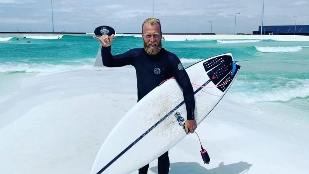 Surf, record di Johnston 40 ore sulle onde