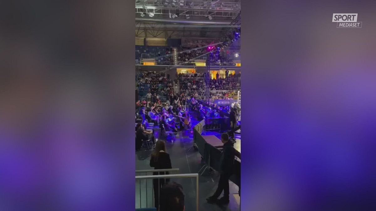 Rissa tra rapper durante la Milano Boxing Night