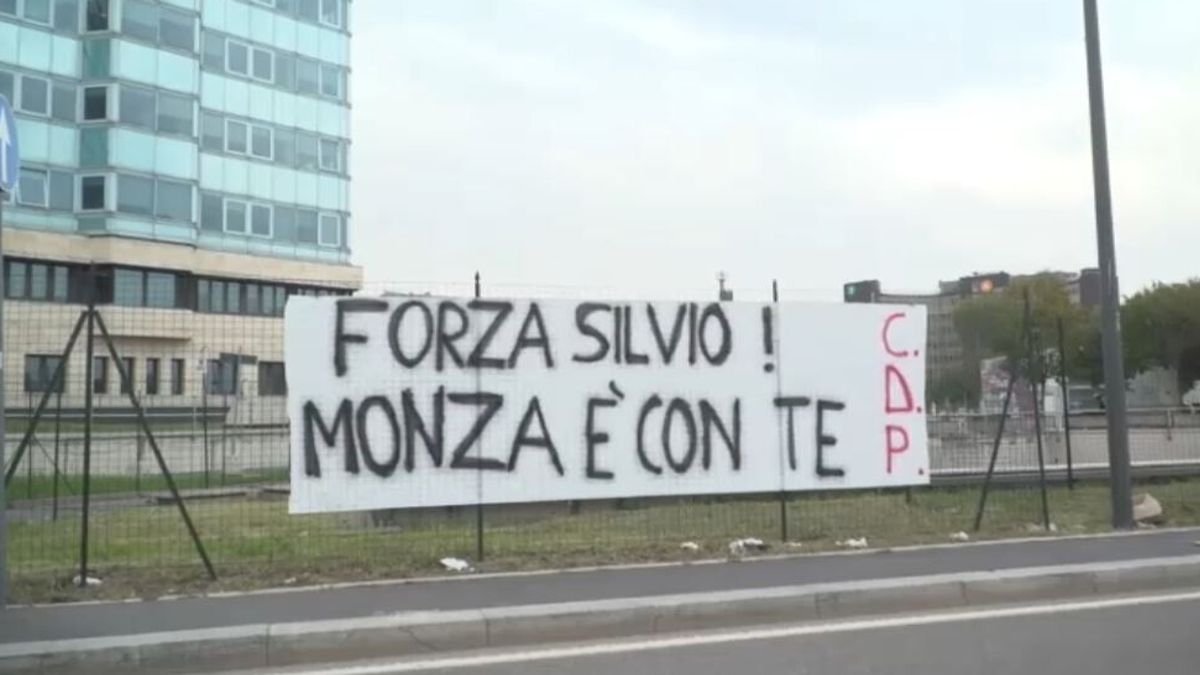 "Forza Silvio": dal coro del Monza agli striscioni al San Raffaele