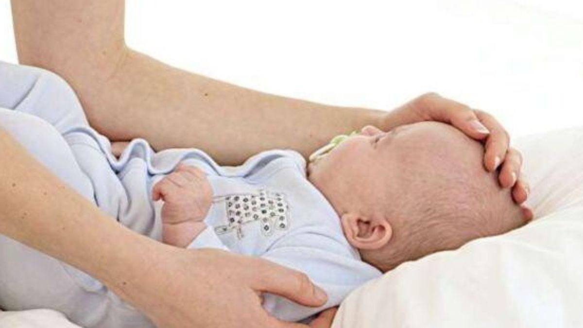 Milano, partorisce in capannone e poi lascia neonata in ospedale Milano, partorisce in capannone e poi lascia neonata in ospedale