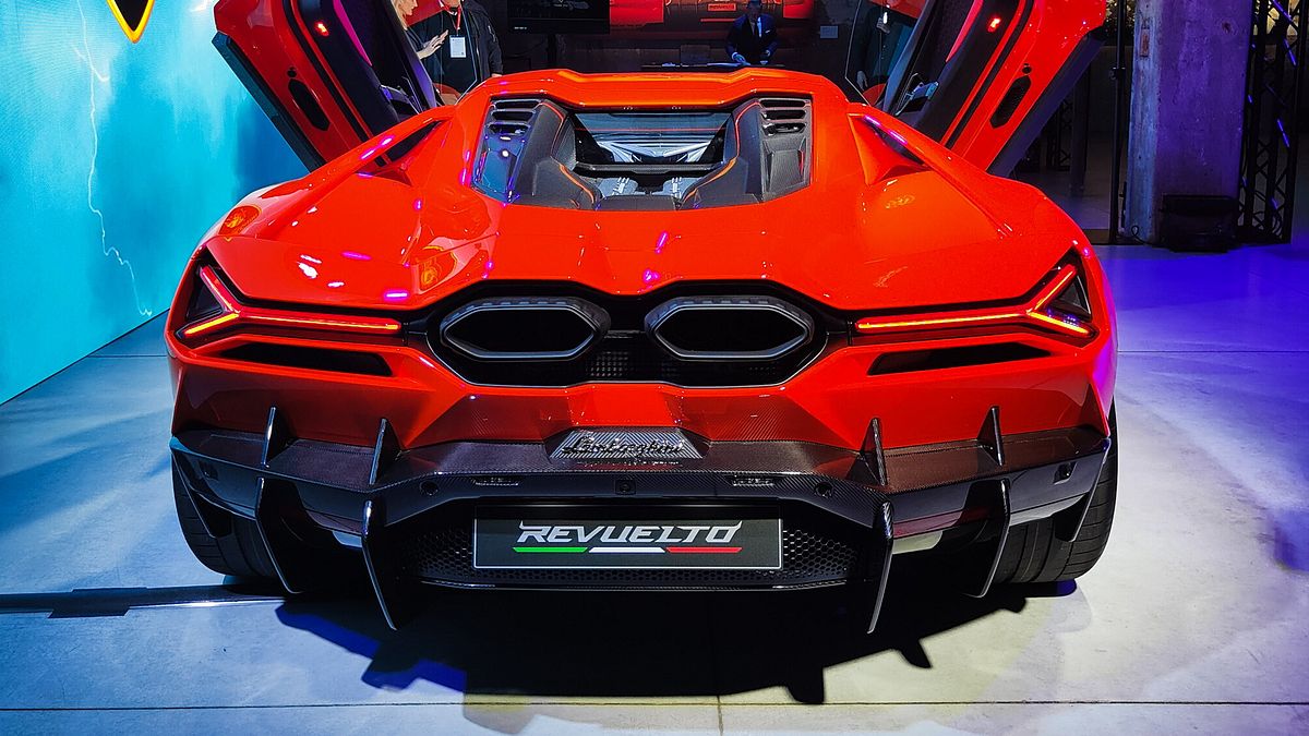 Lamborghini Revuelto alla Milano Design Week