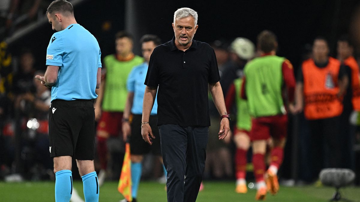 Roma, Mourinho: "Non so se rimango. Grande finale, l'arbitro sembrava ...