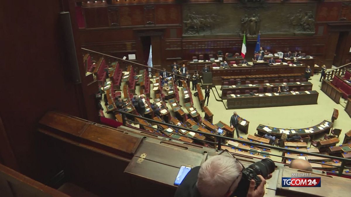 Decreto Lavoro, il testo diventa legge: .addio reddito