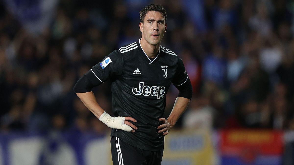 vlahovic chelsea intermediari in azione la juventus aspetta