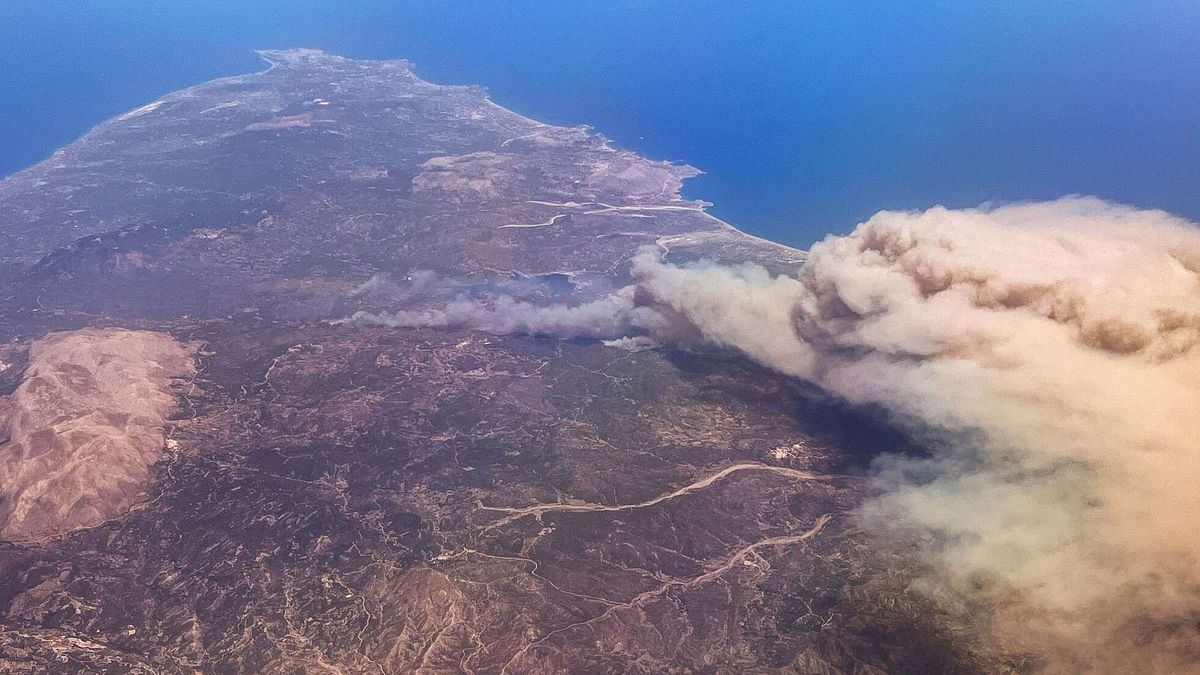 Incendi Grecia, proseguono le evacuazioni a Rodi e Corfù