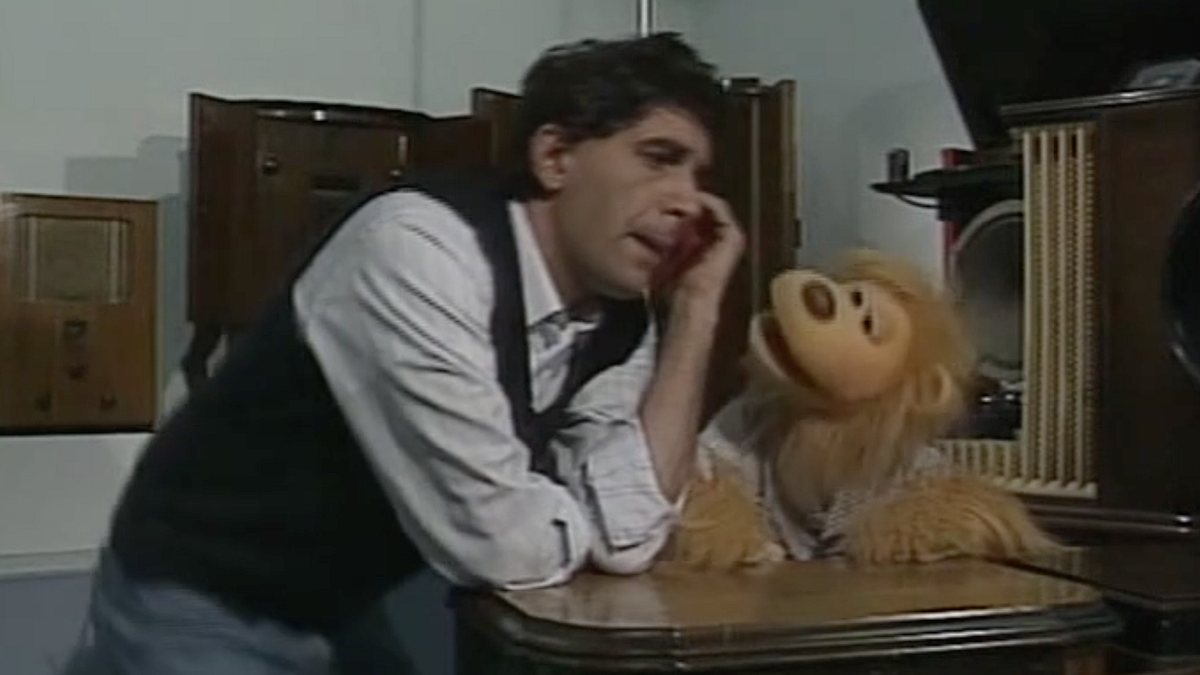 Il pupazzo Ambrogio e la radio portatile a "Bim Bum Bam"