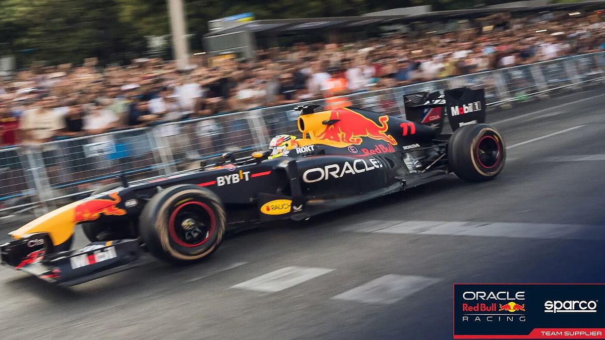 Autolook Week, una Red Bull girerà per le strade di Torino