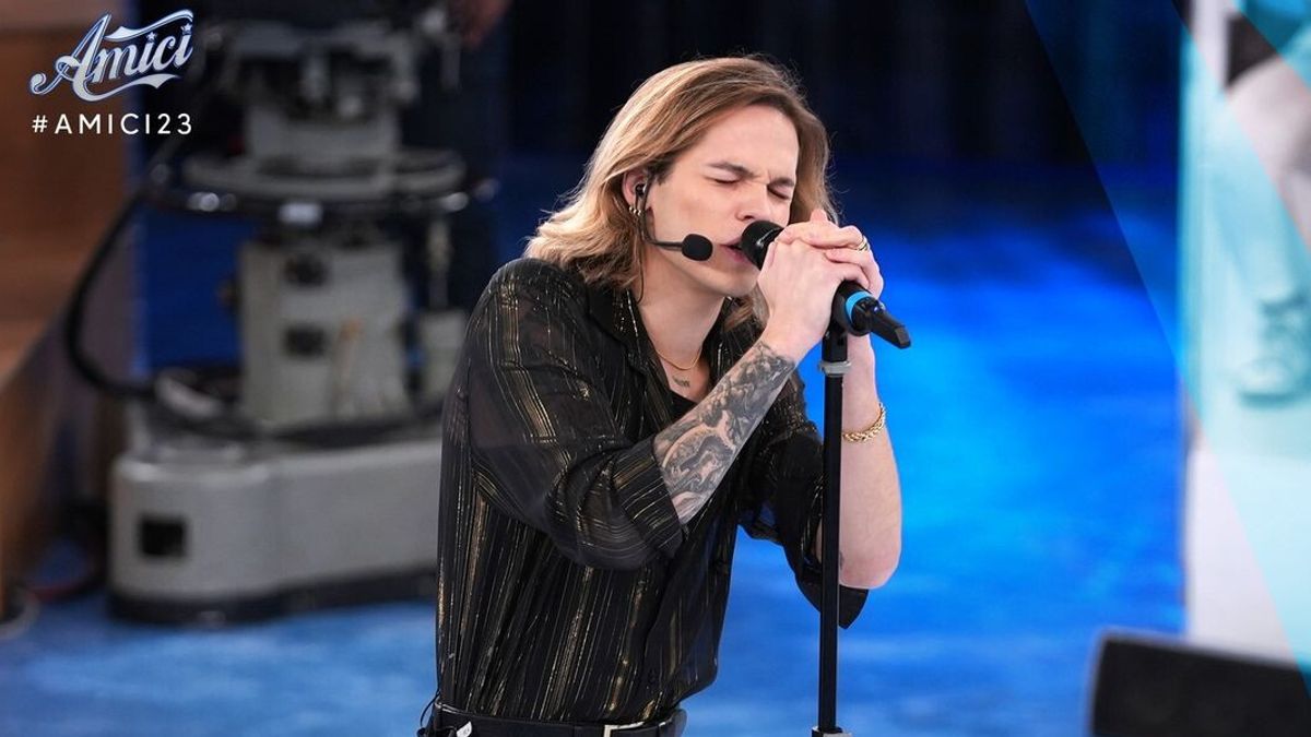 "Amici 2023": Matthew finisce in sfida, tra i giudici Tommaso Paradiso ...