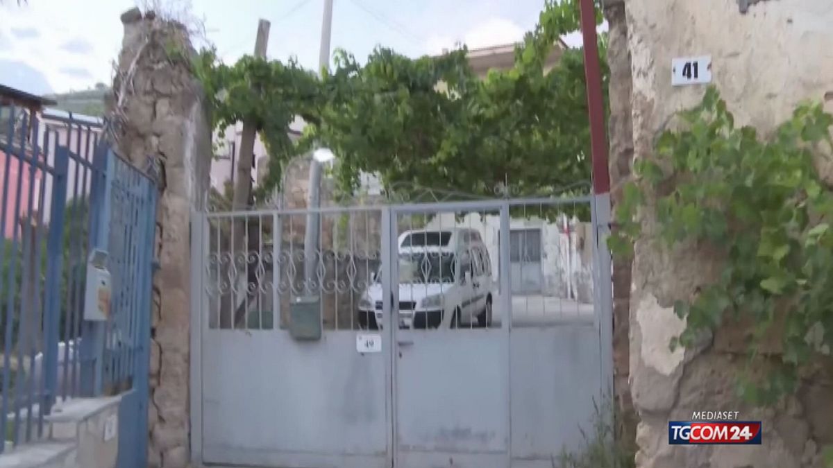 Caserta, arrestati i genitori della neonata trovata morta in culla