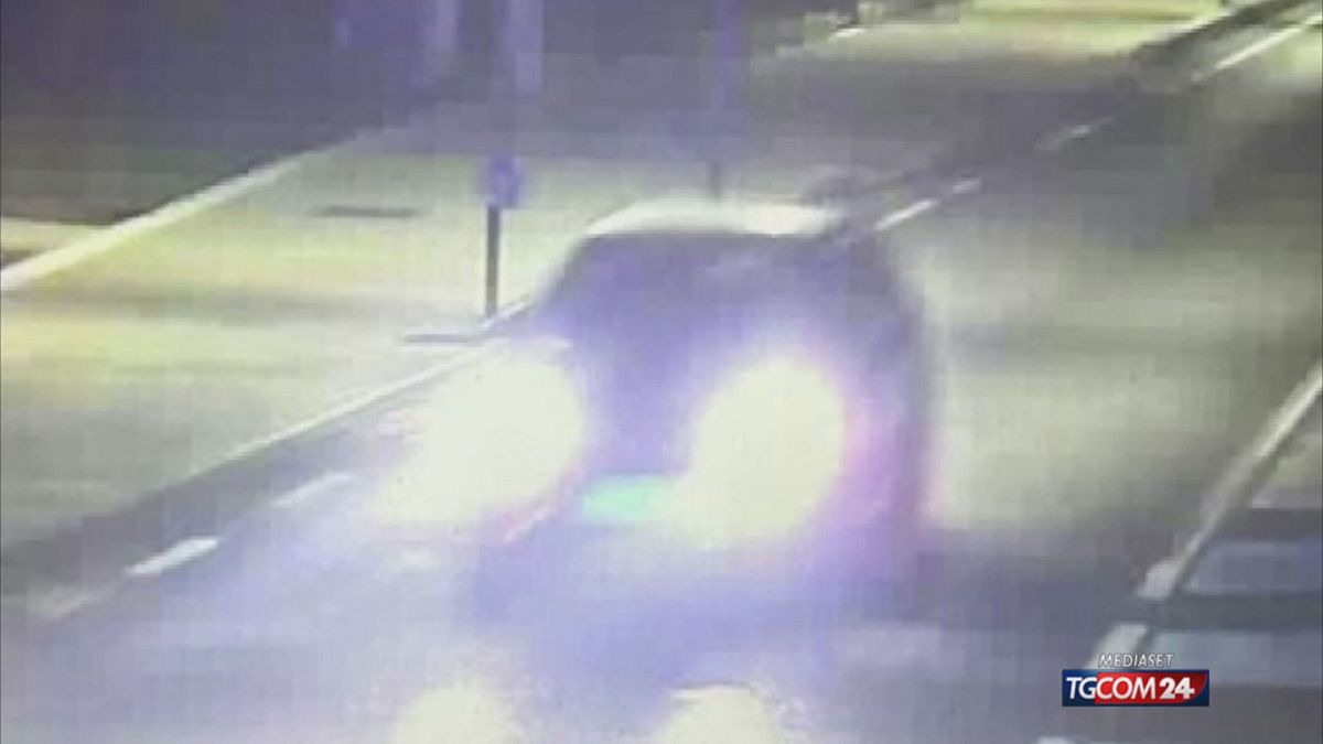 Ragazzi scomparsi, spunta la prima foto dell'auto in fuga Ragazzi scomparsi, spunta la prima foto dell'auto in fuga