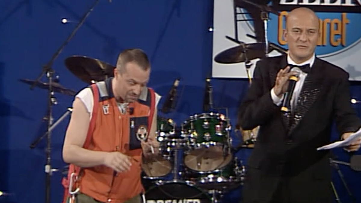 Marco Della Noce è Larsen a "Zelig - Facciamo Cabaret" 1997