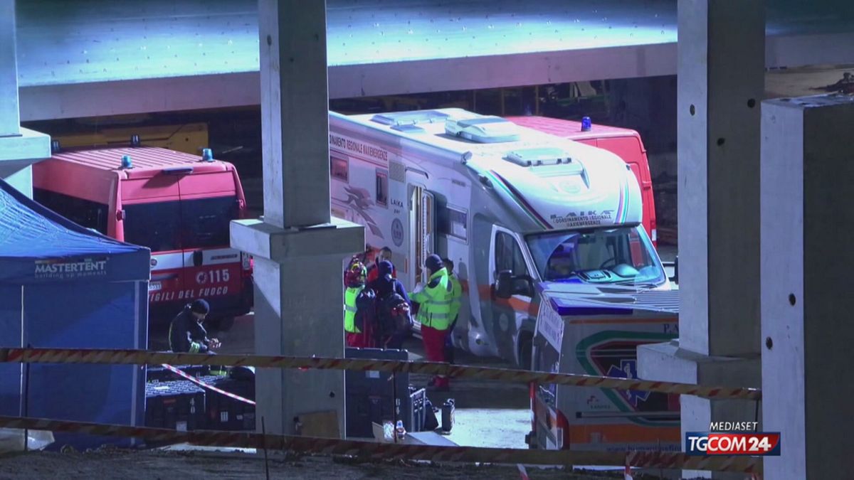 Crollo di Firenze, ritrovata la quinta vittima: Asl sequestra il cantiere