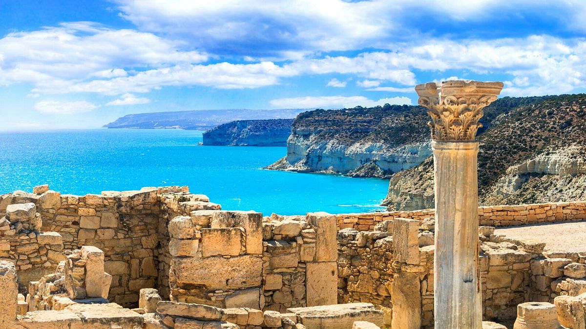 Cipro, fiorisce la primavera nell’isola di Venere