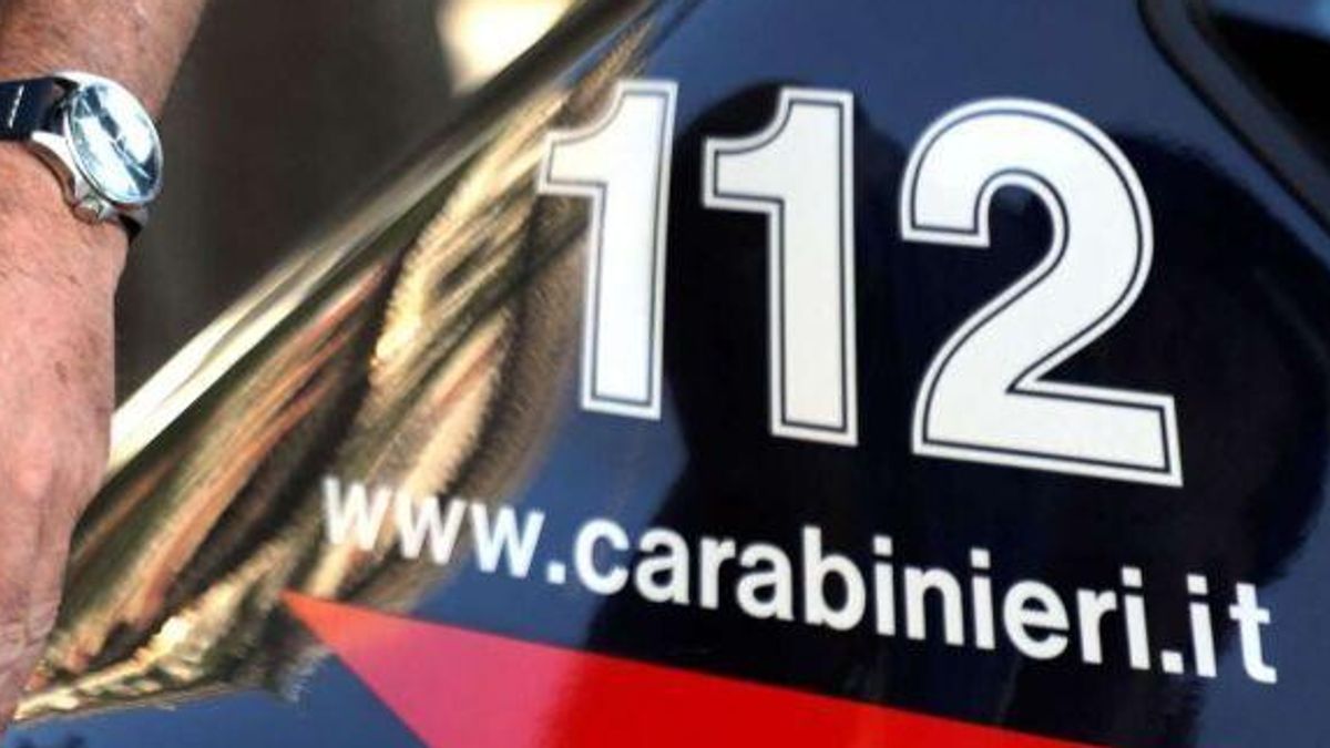 Pisa, lite in famiglia: bimbo chiama il 112 e salva la madre