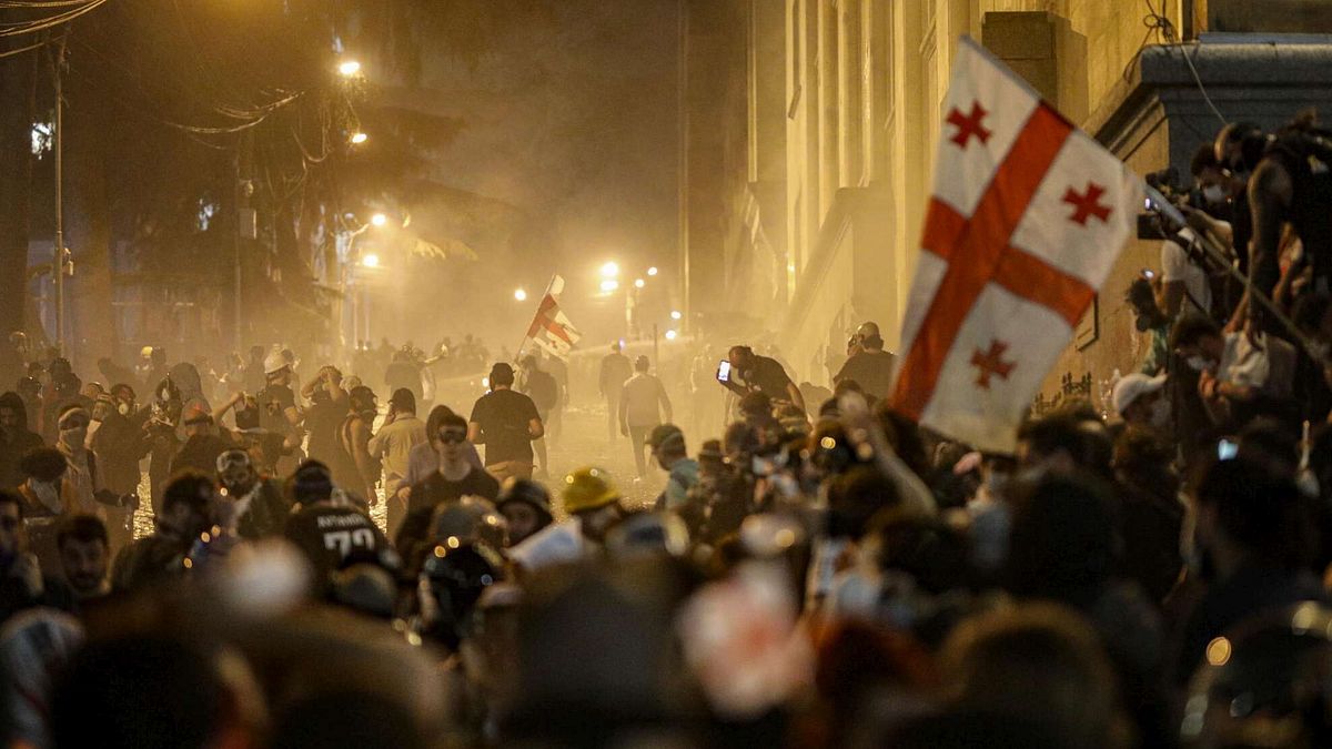 Georgia, proteste per legge su agenti stranieri: oltre 60 arresti
