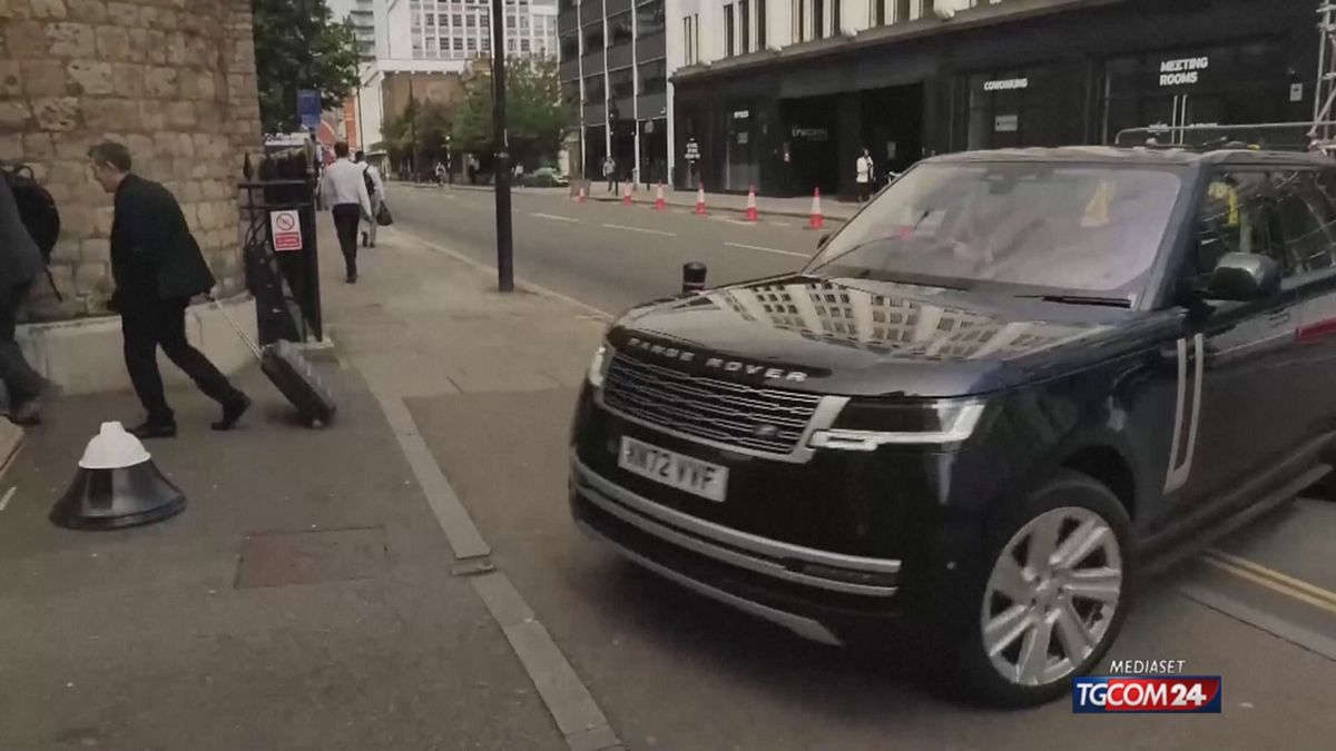 Gb, re Carlo non vede Harry ma conferisce un titolo a William