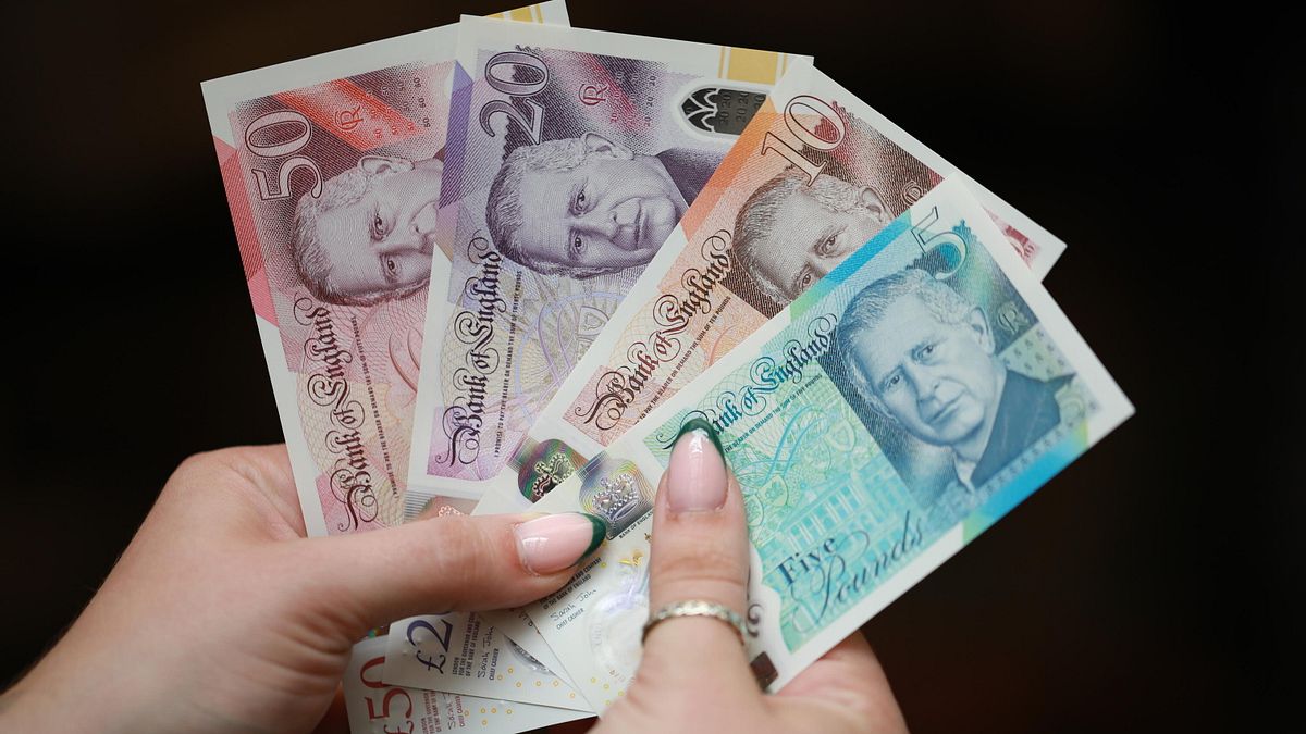 Gb, in circolazione le prime banconote con l'effigie di re Carlo