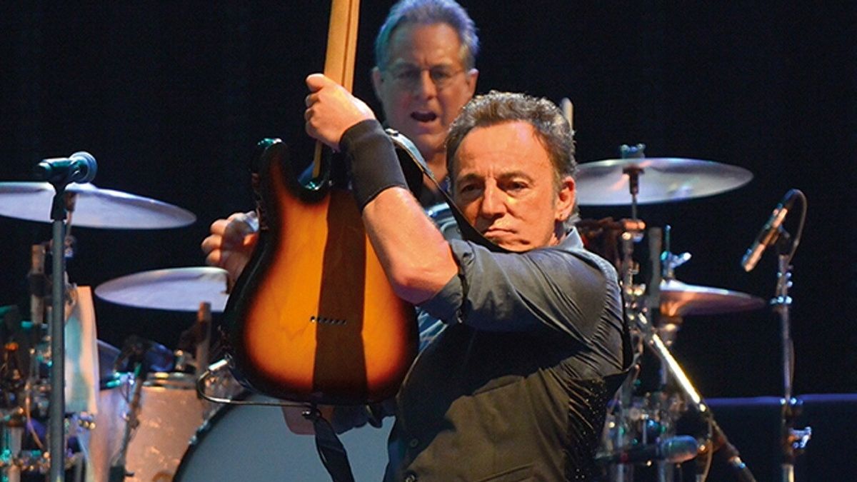 Bruce Springsteen, le date italiane slittano al 2025