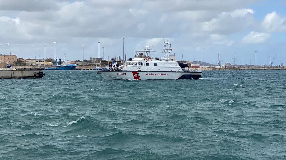 Motonave affonda vicino Grado, salvi i 76 passeggeri