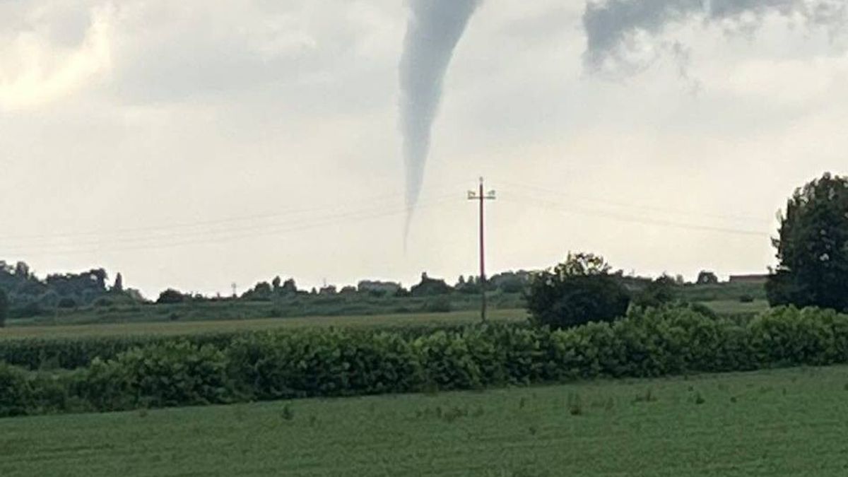 Maltempo, tromba d'aria in Polesine: tetti scoperchiati e allagamenti