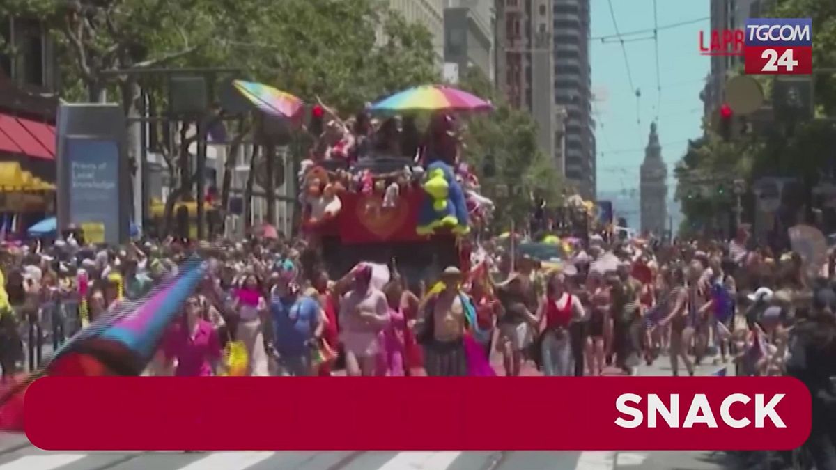 Usa, a San Francisco la spettacolare parata del Pride