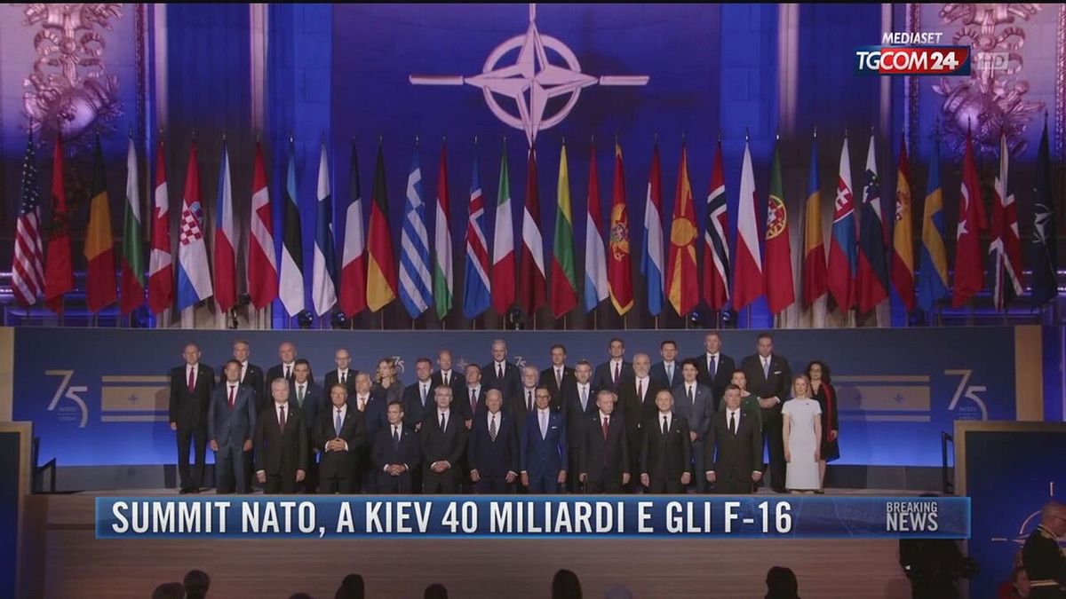 Breaking News delle 14.00 | Summit Nato, a Kiev 40 miliardi e gli F-16 ...