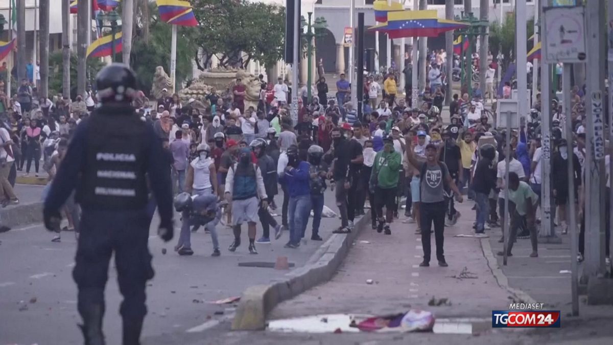 Venezuela, proteste contro rielezione Maduro