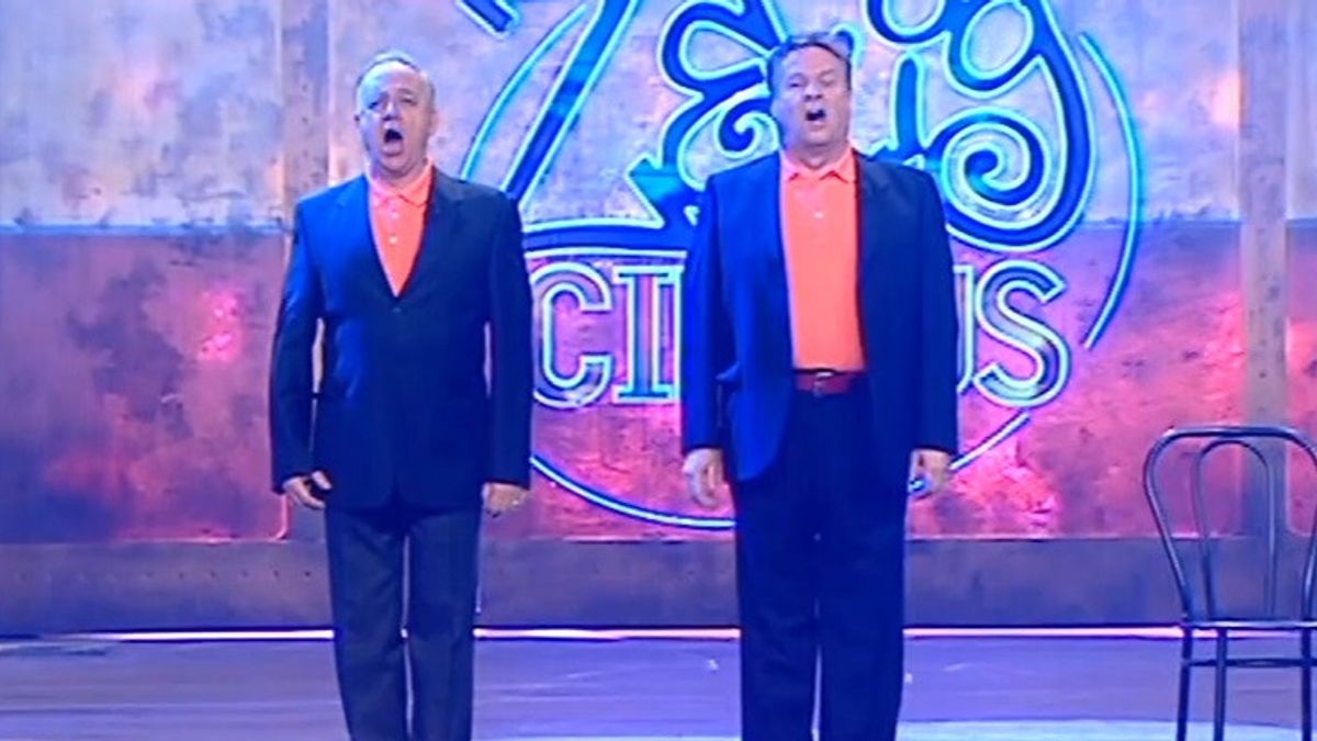 Cochi e Renato cantano La canzone intelligente a Zelig Circus