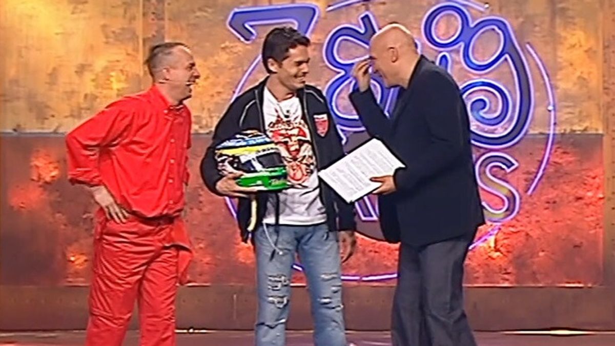 Giancarlo Fisichella sorprende Oriano Ferrari a "Zelig Circus"