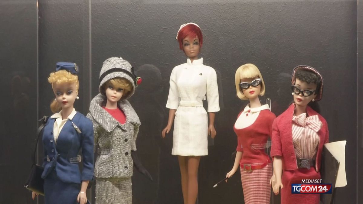 Barbie, Milano rende omaggio alla sua icona fashion