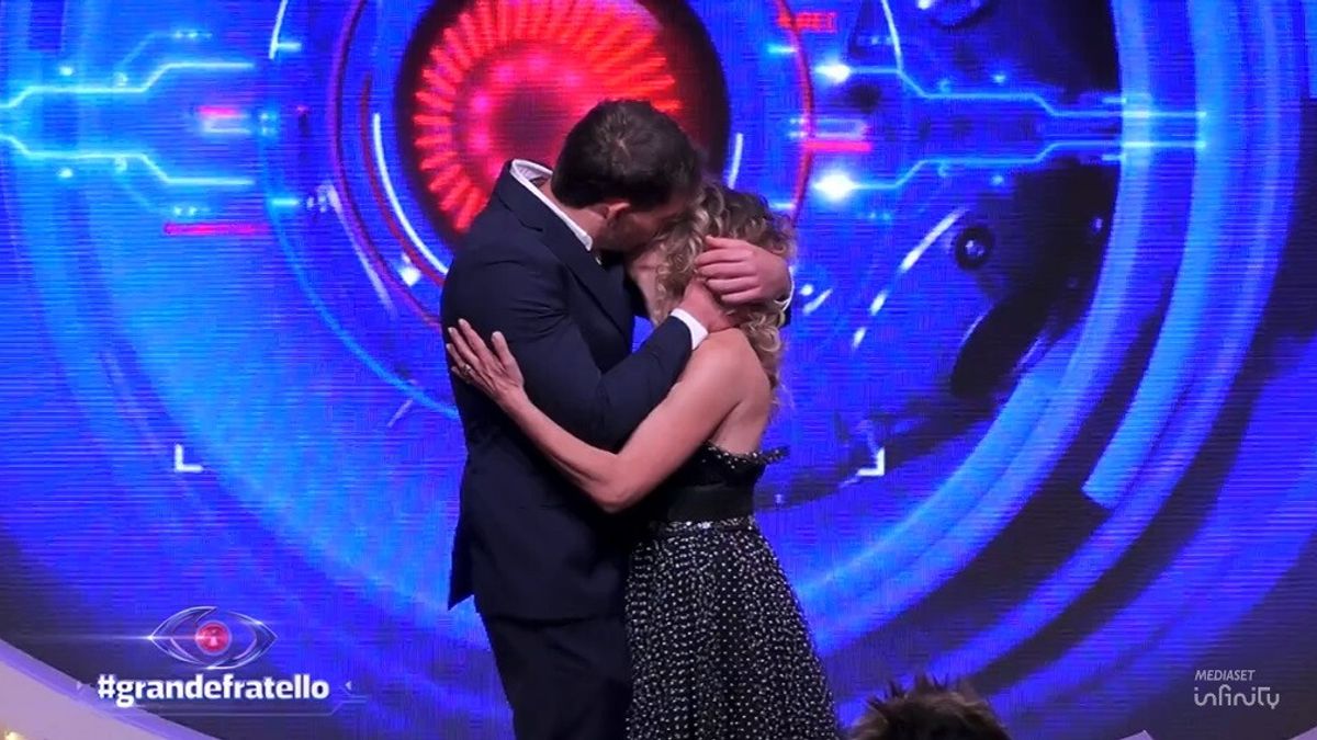 "Grande Fratello", primo bacio tra Tommaso Franchi ed Eleonora Cecere
