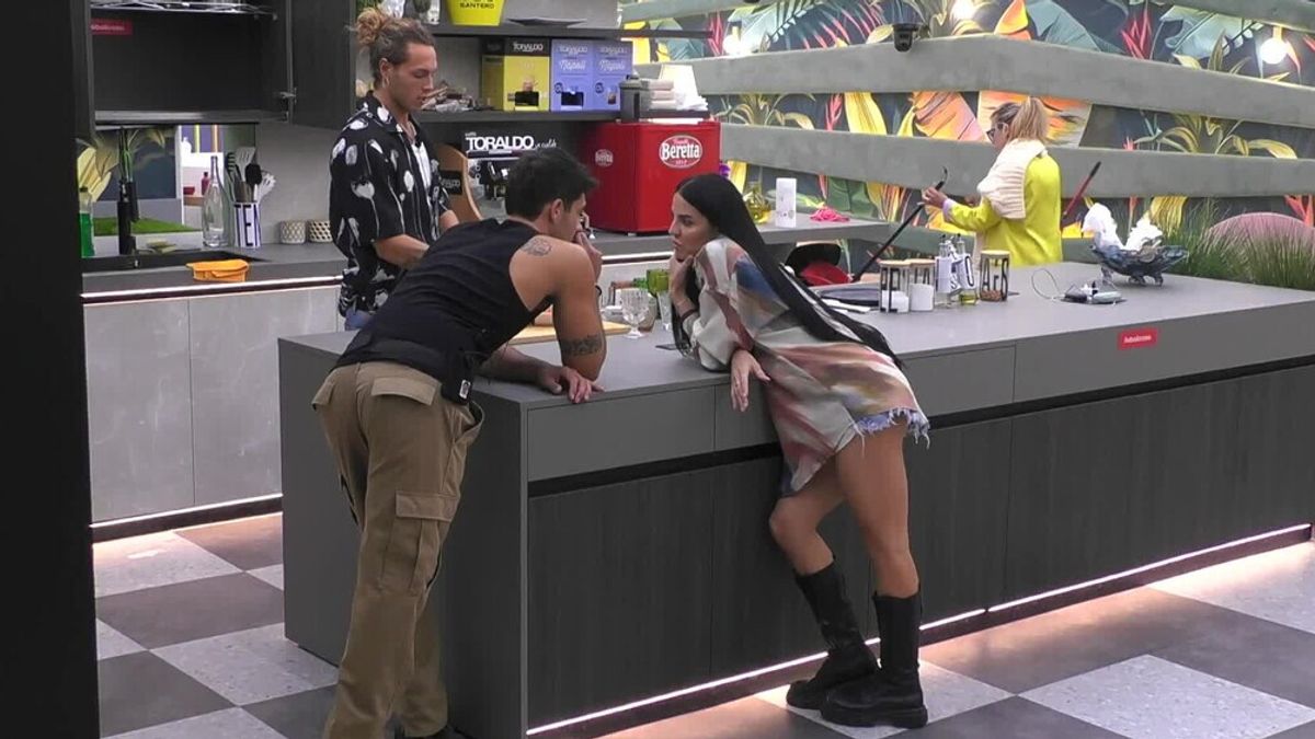 Al "Grande Fratello" in scena il triangolo Shaila-Lorenzo-Helena