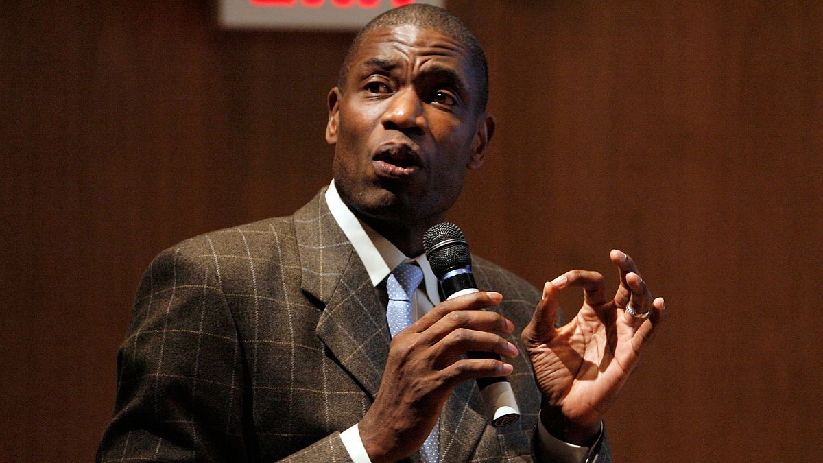 Il basket piange il leggendario Dikembe Mutombo: aveva 58 anni