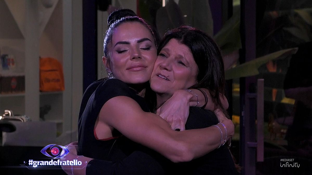 "Grande Fratello", Shaila Gatta e per la sorpresa della mamma