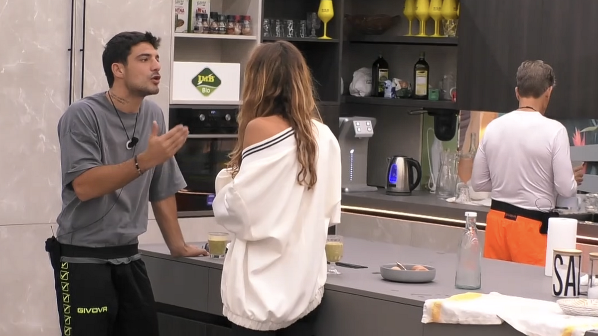 "Grande Fratello", Lorenzo Spolverato litiga con Helena Prestes: "Non ...