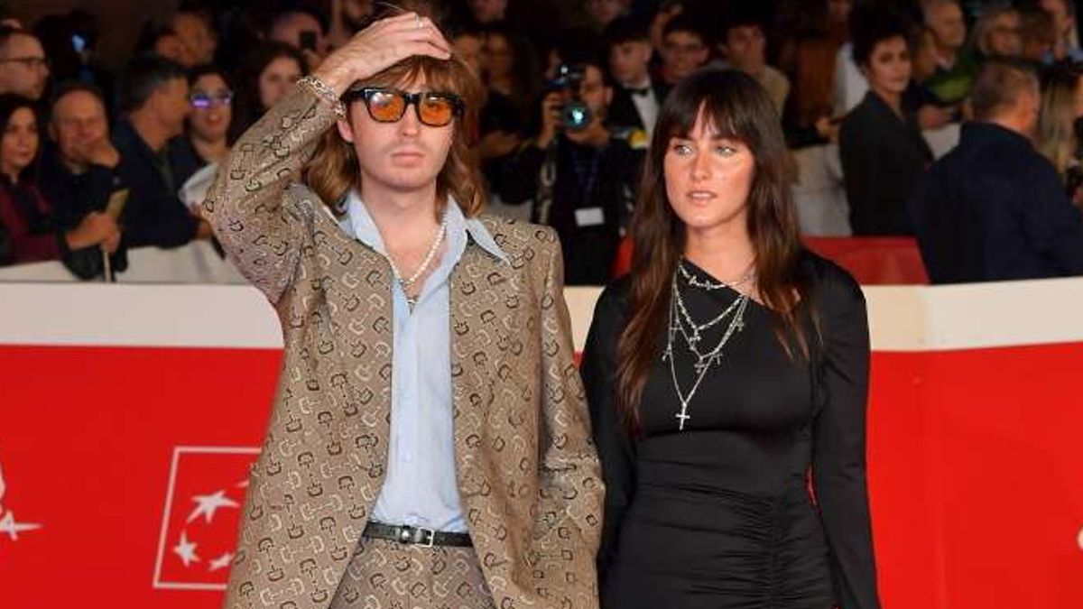 Thomas Raggi dei Maneskin e Lavinia Albrizio, red carpet di coppia