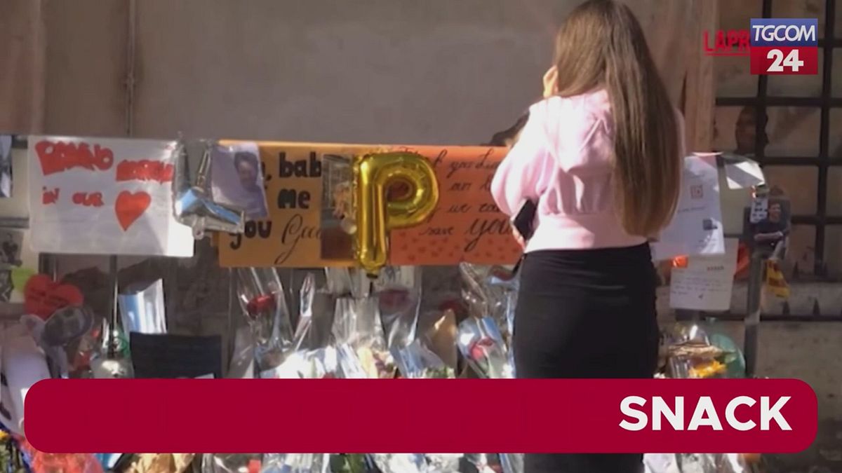 Liam Payne, a Roma spunta un altarino dei fan per ricordare l'ex membro ... Liam Payne, a Roma spunta un altarino dei fan per ricordare l'ex membro ...