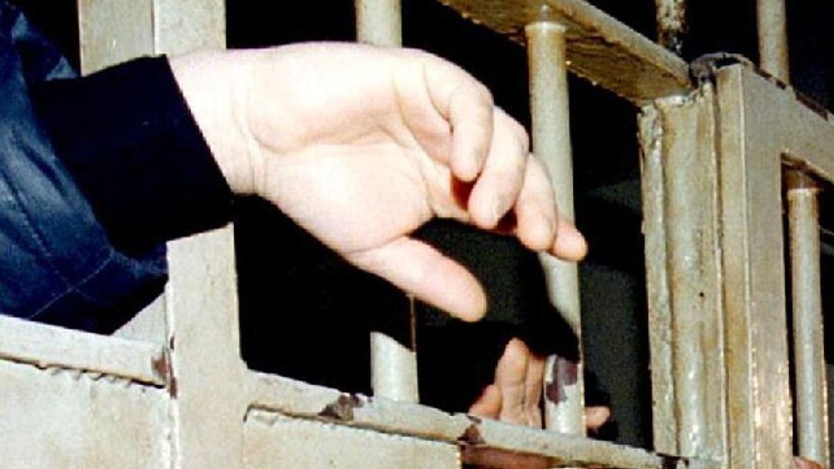 Iran, amputate le dita a due fratelli accusati di furto