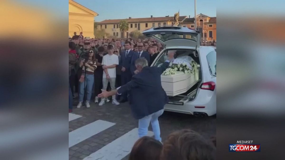 Treviso, nonno balla la techno al funerale del nipote