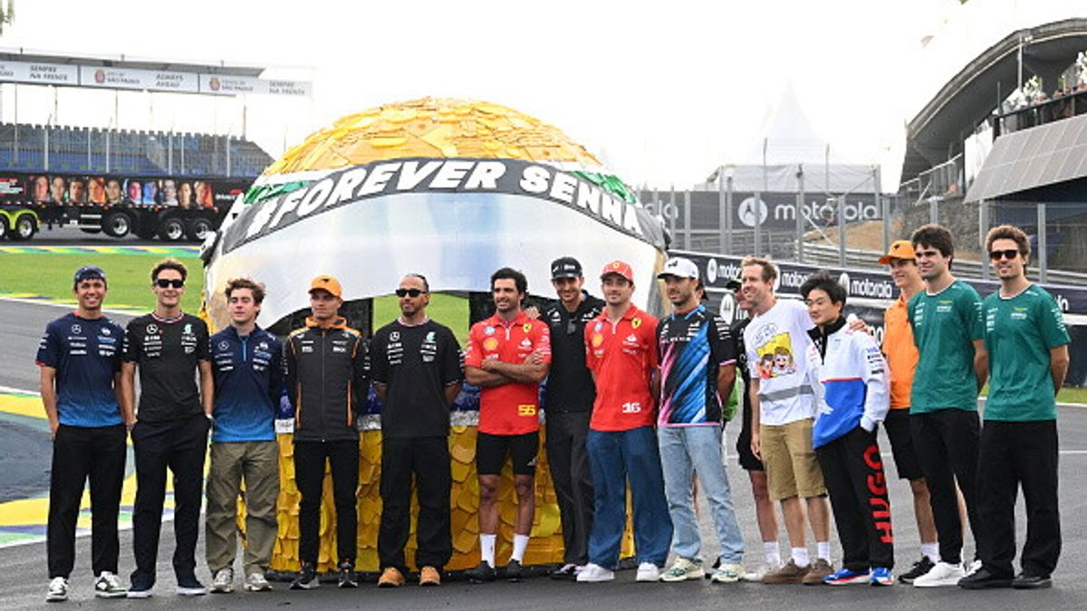 Vettel omaggia Senna con un casco fatto di... rifiuti