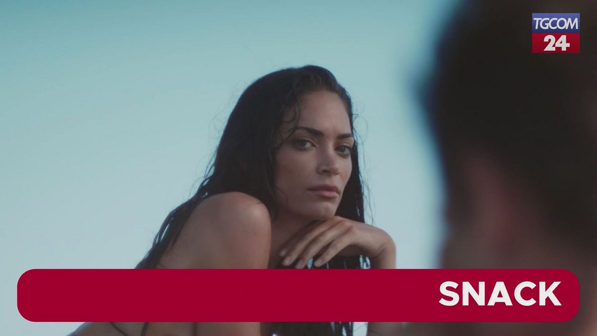 Da Elodie a Vincent Cassel, il Calendario Pirelli 2025 ritorna al nudo