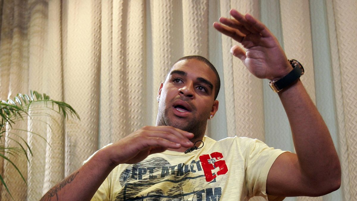 Adriano racconta il dramma in favela legata alla morte del padre