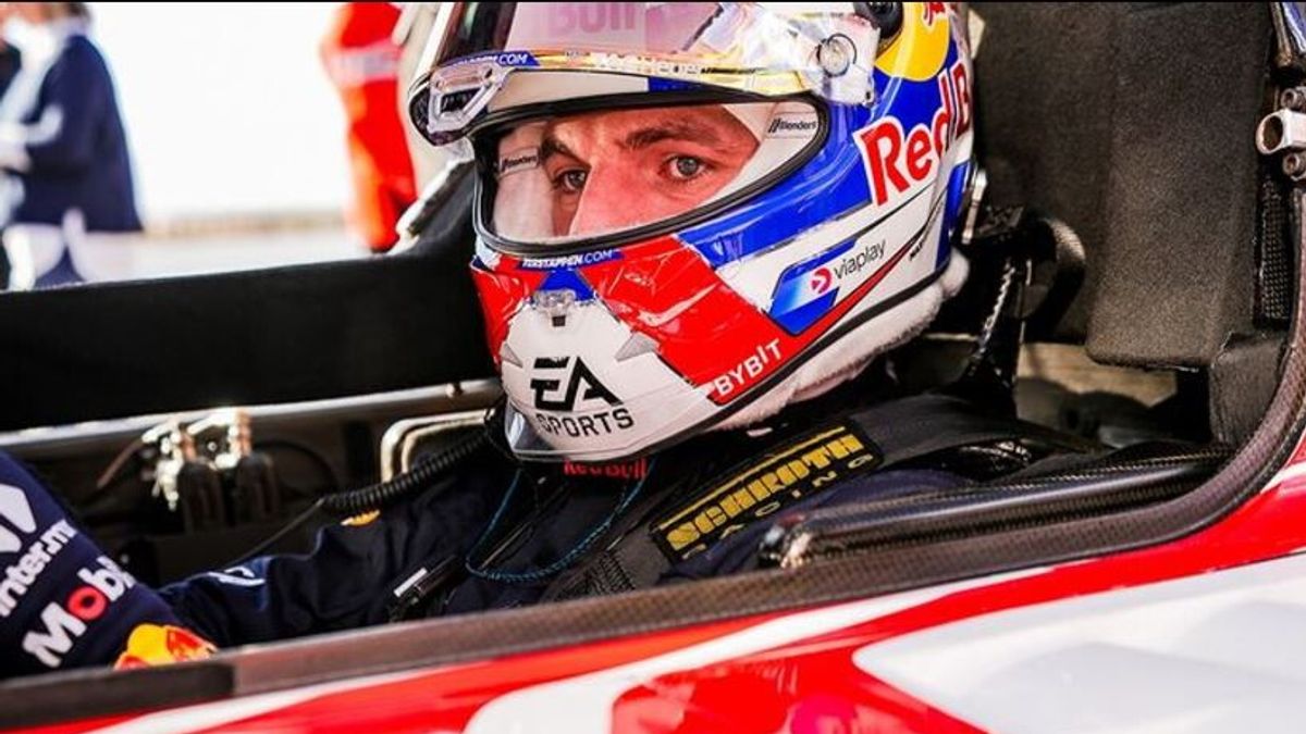 Verstappen alla guida della Hypercar Acura
